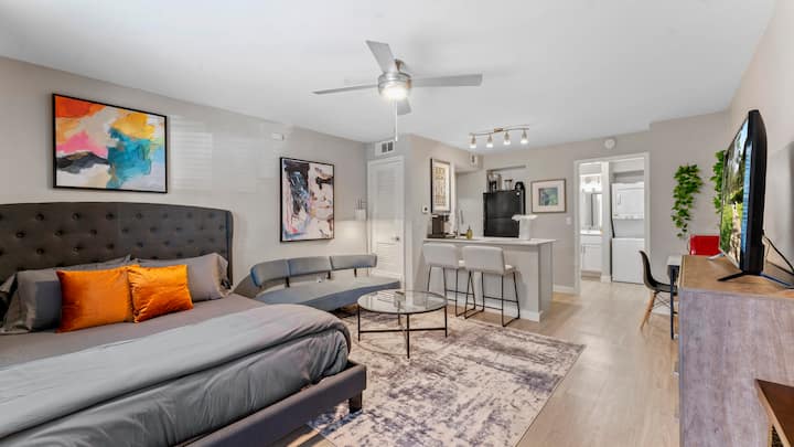 Cozy Chic Studio Close To Downtown And Domain - Austin, TX