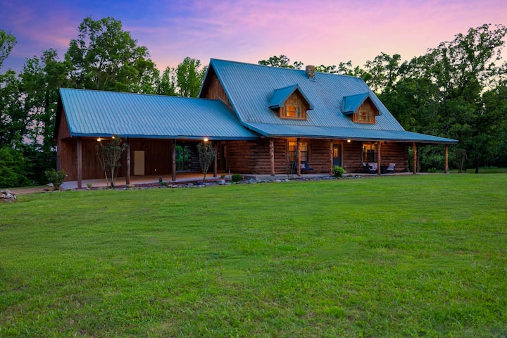 6 Bedroom Cabin On 40 Acres W/ Private Pond - Broken Bow, OK