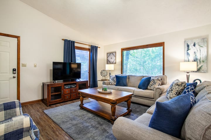 5br Forest Retreat, 2 Cabins, Near Pigeon Forge - Pigeon Forge, TN