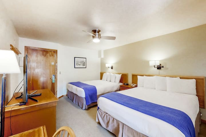 Aspen Mountain Lodge 303: Studio - Walk To Lifts - Aspen, CO