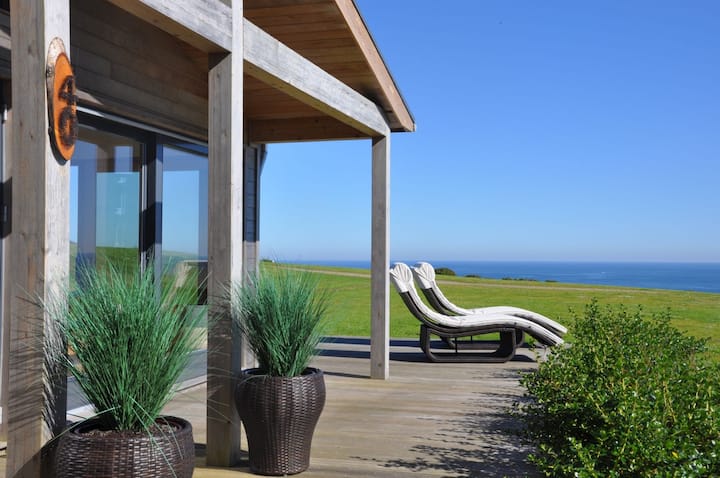 House 40: Luxury Beach House With Sea Views & Deck - コーンウォール