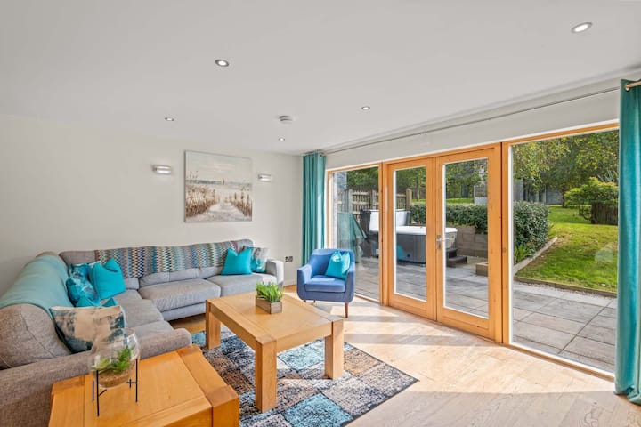 House 4: Pet-friendly With Sea Views & Hot Tub - Polperro