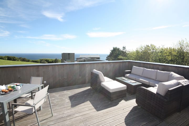 House 45: Stylish Retreat With Coastal Views - Looe
