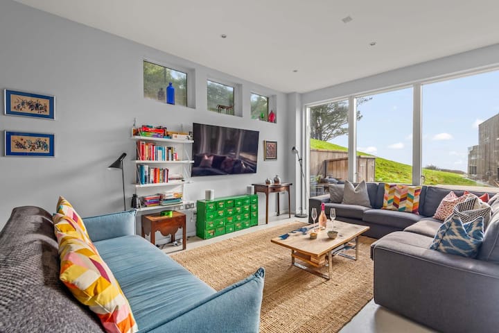 House 46: Luxury Home With Sea Views & Hot Tub - Looe