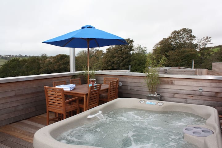 House 17: Rooftop Dining, Jacuzzi & Scenic Views - Polperro