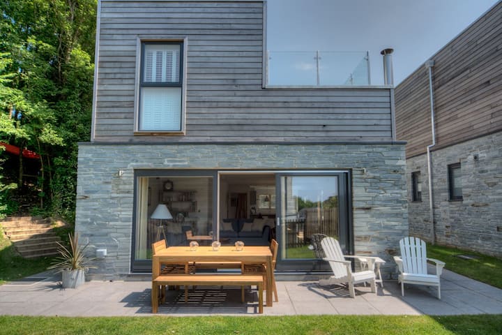 House 21: Coastal Retreat With Hot Tub - Polperro