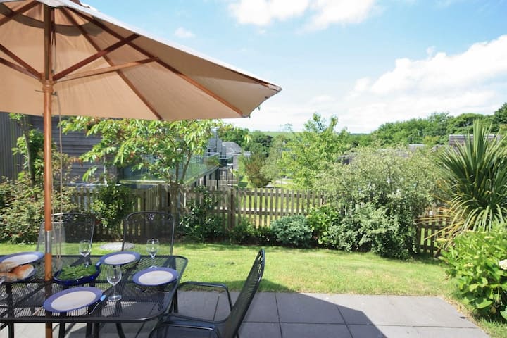 House 19: Stylish, Pet-friendly Retreat & Terrace - Polperro