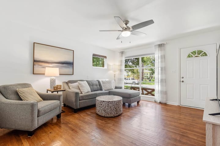 Peaceful, Central 4bd With Carport And 65" Tv! - University of Florida, Gainesville
