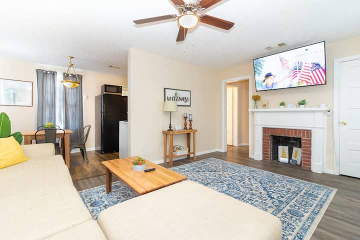 Modern Interior - Delightful Doubles Unit D - Lake Oliver
