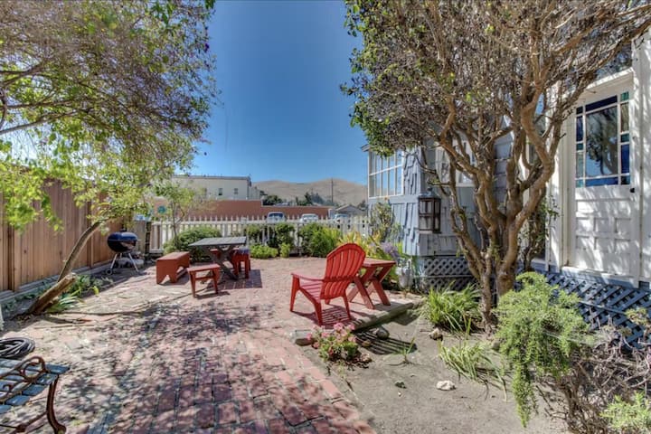 (044 A) Historic Cayucos Main-floor Duplex Down-to - Cayucos State Beach