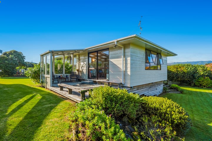 Waikanae Waves - Waikanae Beach Holiday Home - Waikanae