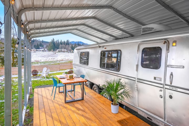 The Fungalow: Vintage Trailer With Modern Comfort - Washington