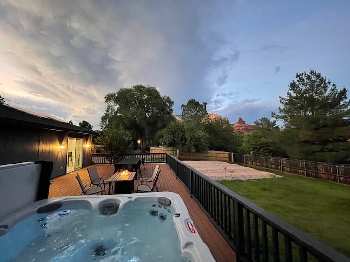 Modern Uptown Vacation Villa With Hot Tub & Views - Sedona, AZ