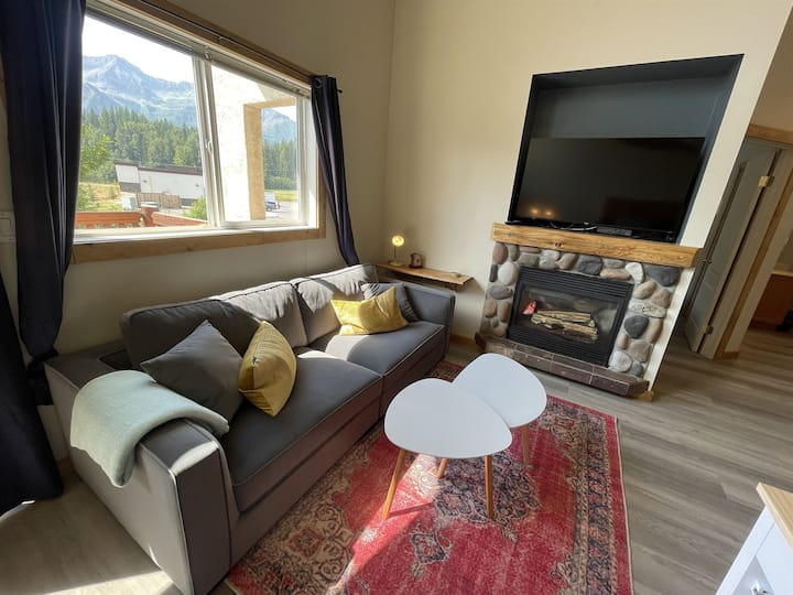 Cozy 2 Bedroom. Minutes To The Resort. A/c - Fernie