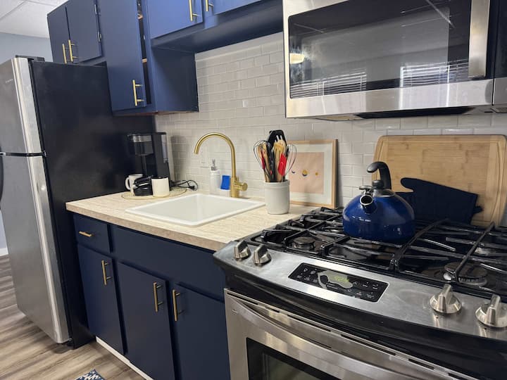 Modern Livin-1bd 1ba - Lake Hiawatha, Blackstone