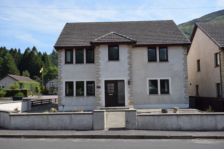 Ridgeview Villa - Partial Loch View - Lochgoilhead