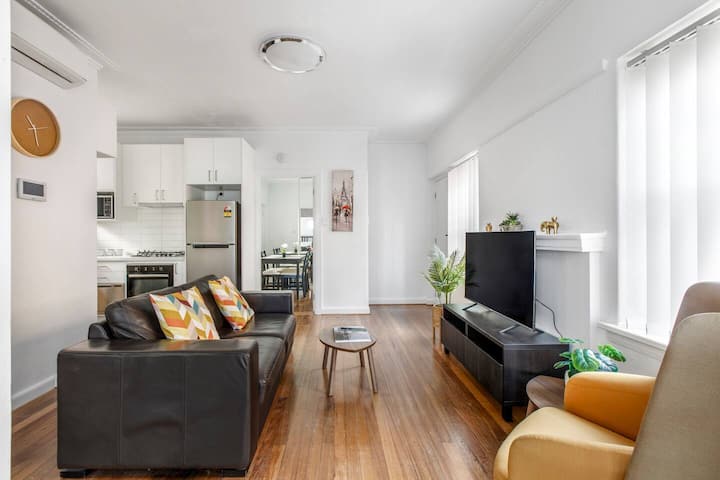 Art Deco Modern Within Elwood's Inner-city Scene - St Kilda