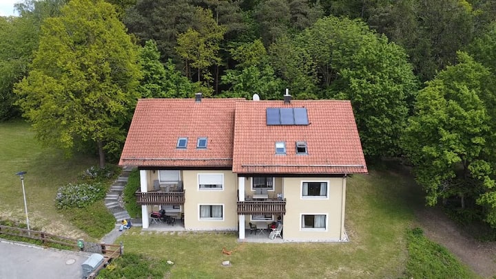 56 M² Ferienwohnung ∙ 1 Schlafzimmer ∙ 2 Gäste - Neunburg vorm Wald