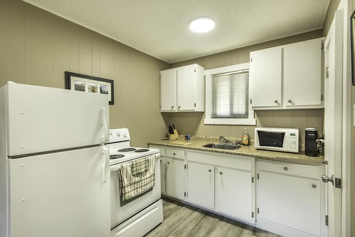 Two Bedroom With A Kitchen - Room 11 - Rossland