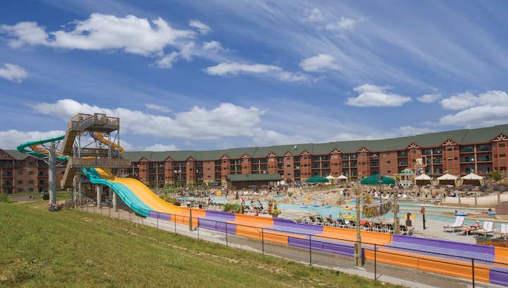 Wyndham Glacier Canyon |1br/1ba King Suite W/ Balc - Lake Delton, WI
