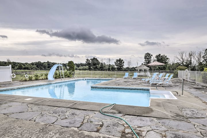 Charming Farmhouse W/ Pool & Fishing Pond! - Connecticut