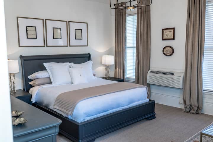 Premium King Suite At The Generals' Quarters - Corinth, MS