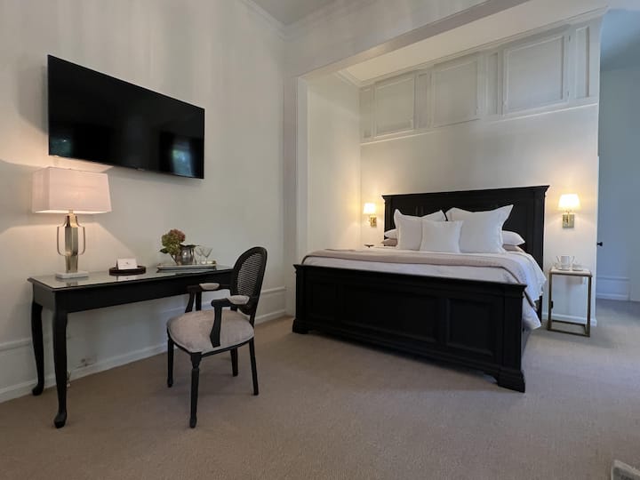 Premium Suite At The Generals' Quarters Boutique H - Corinth, MS