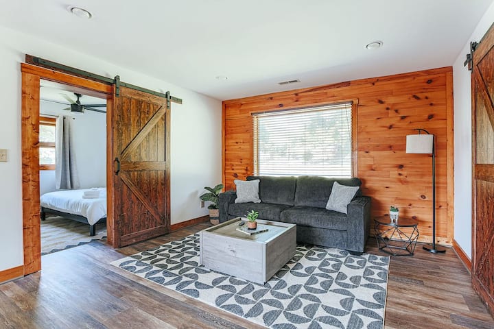 Suite 1: Boutique Apartment At Basecamp151 - Nellysford, VA