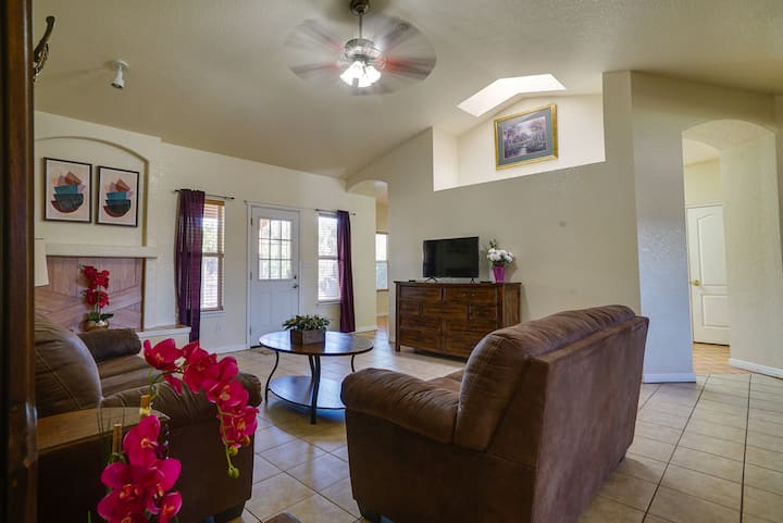 Convenient Las Cruces Home W/ Patio & Grill! - Las Cruces, NM