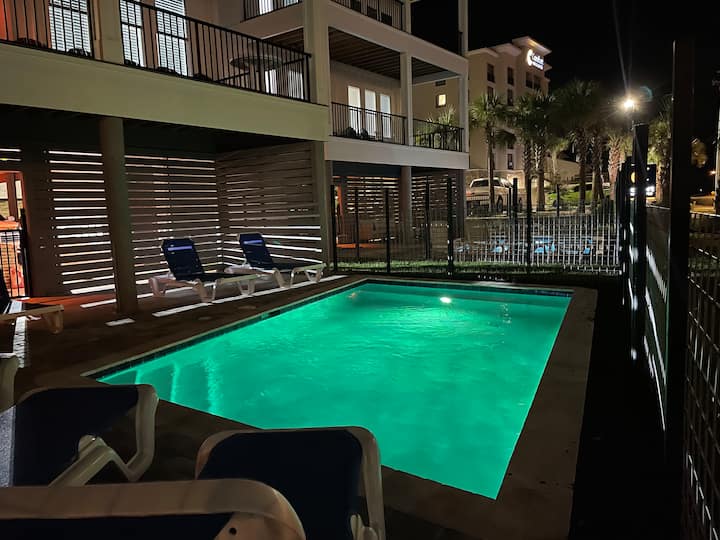 New! East 11 Cottage G. 6 Br Heat. Pool. Sleeps 18 - Gulf Shores, AL