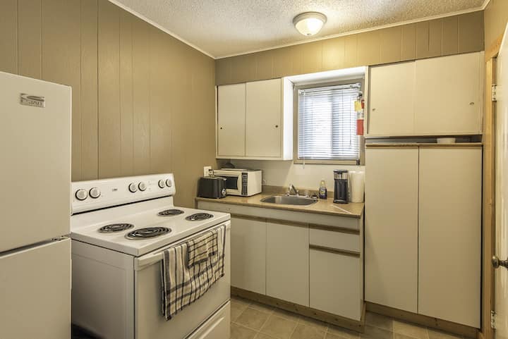 Two Bedroom With A Kitchen - Room 6 - Rossland