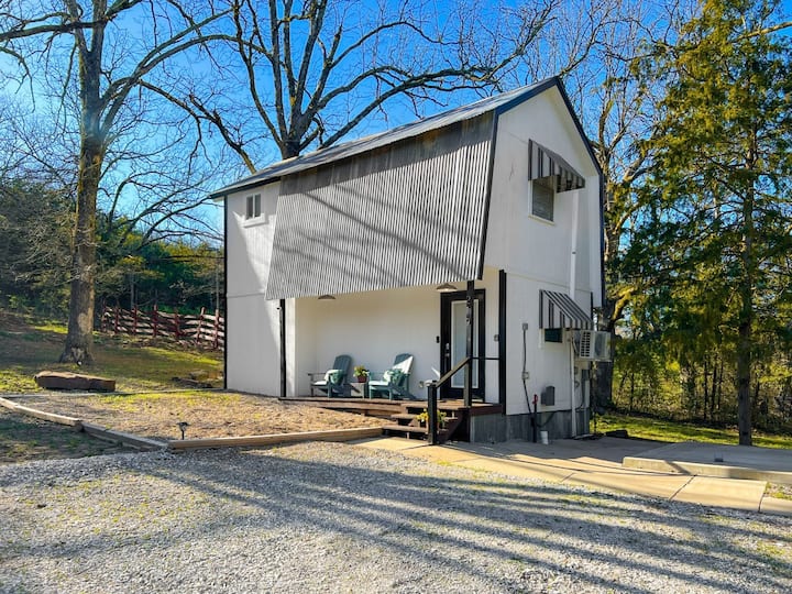 The Hideaway | A Perfect Lovers Escape - Fayetteville, AR