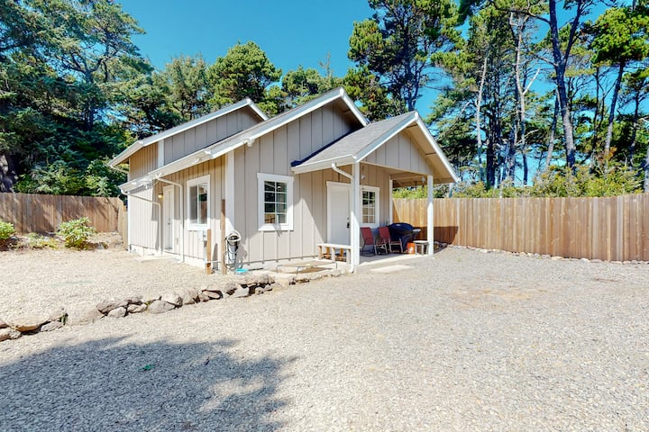 Quiet 2br Dog Friendly | Firepit - Florence, OR