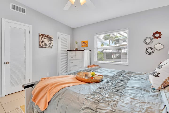 Steps To Madeira Beach-15 Mins To Clearwater! - Madeira Beach, FL