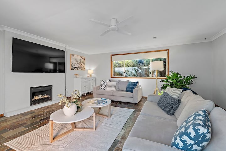 Kick Back On Jones - Mollymook