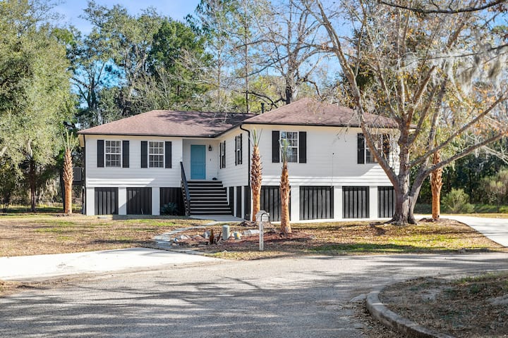Hot Tub Haven! 7 Beds Endless Summer - Charleston, SC
