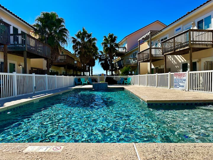 Condo On Canal W/boat Slip, Pool, Balcony, & Patio - Corpus Christi, TX