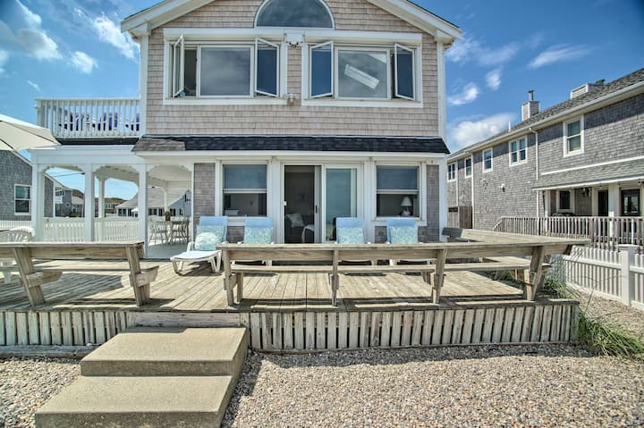 2 Decks + Beach Access: Oceanfront Getaway! - Marshfield, MA
