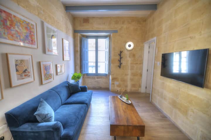 Beautifully Furnished Flat In The City Center Jbal - Valletta