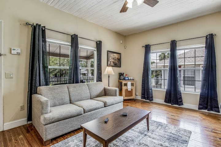 Downtown! Modern Interior! Sweet On Strong - B - Pensacola, FL
