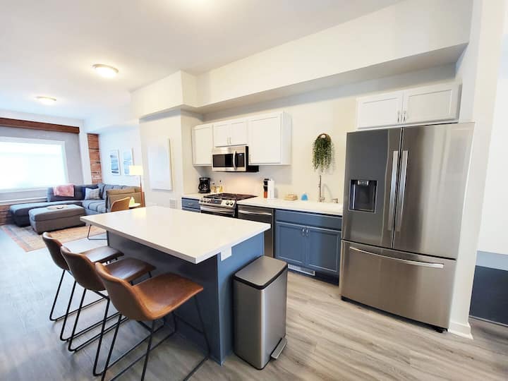 Stay Lincoln Park 3 | Craft District Condo - Duluth, MN