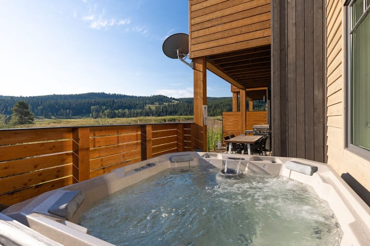 Copper John Townhome W/hot Tub, Near Town Center - Big Sky, MT