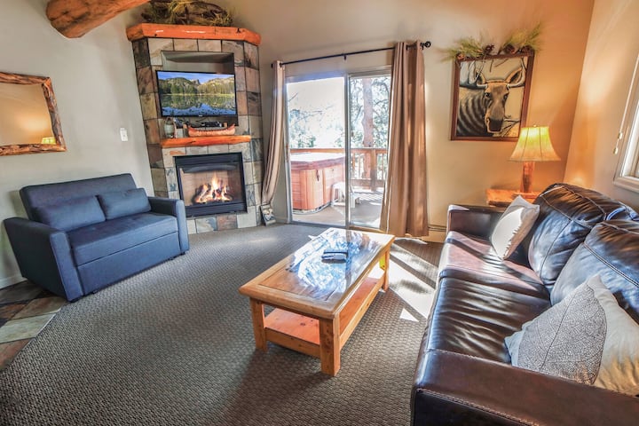 Condo With Hot Tub On Deck And River View - Estes Park, CO