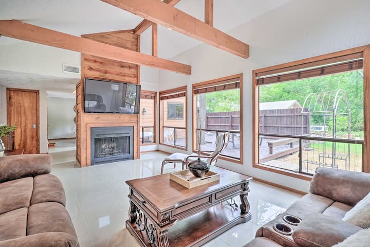 Bryan Home W/ Deck & Yard ~ 4 Mi To Texas A & M! - Bryan, TX