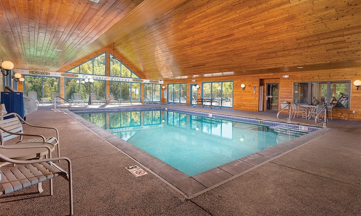 Wyndham Little Sweden | 2br/2ba King Balcony Suite - Sister Bay, WI