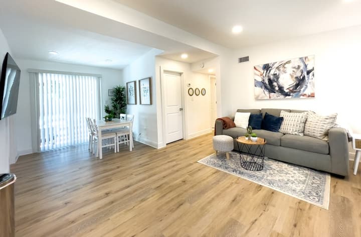 Calming And Renovated Near Dt St. Pete Pier 2 King - St. Petersburg, FL
