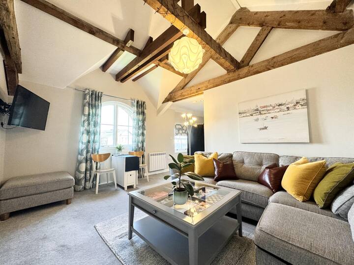 Warehouse Apartment-1 King Bed, Sleeps 2 - Ulverston