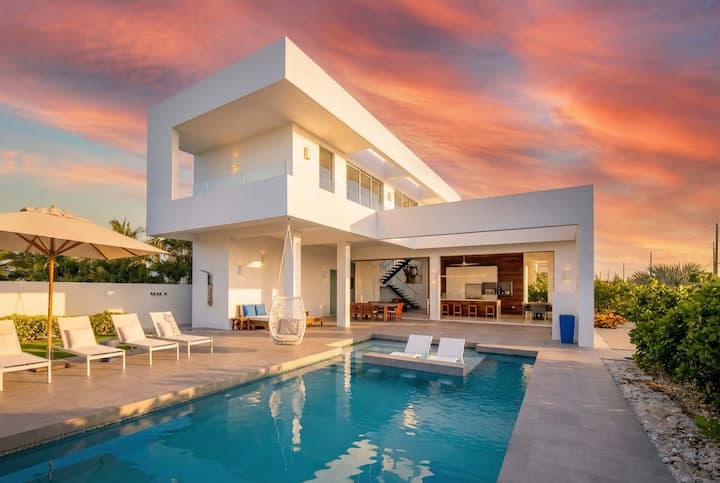 Oceanview Family Villa With Pool - White Villas (4 - Turks and Caicos Islands