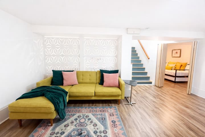 Stylish Fremont Suite | Walkable & Pet-friendly - Seattle, WA