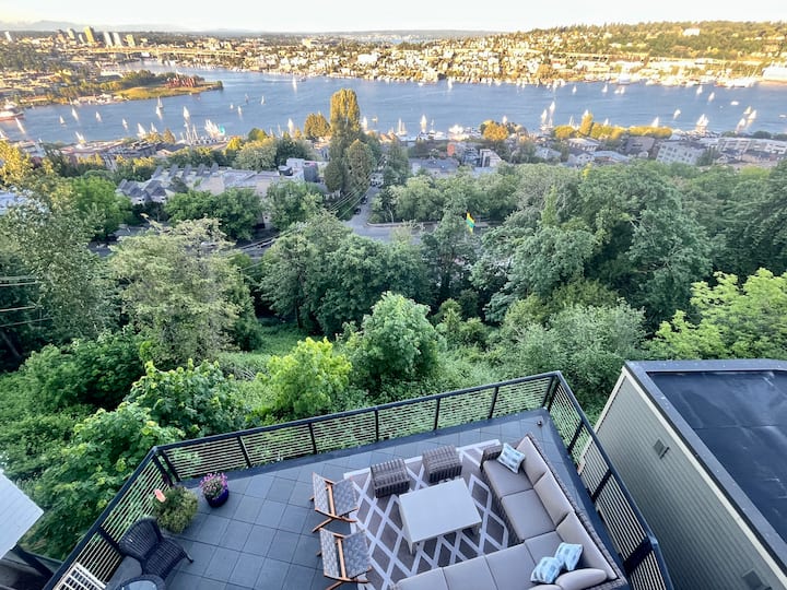 180 Degree Views | Movie Room | Ev | Downtown 1 Mi - Seattle, WA